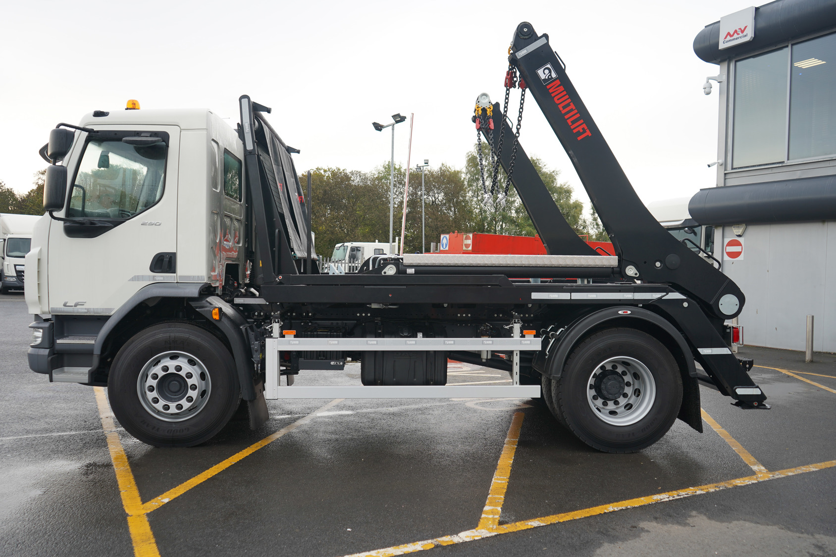 18 Tonne DAF LF 290 Skip Loader With Multilift Crane Truck For Sale ...
